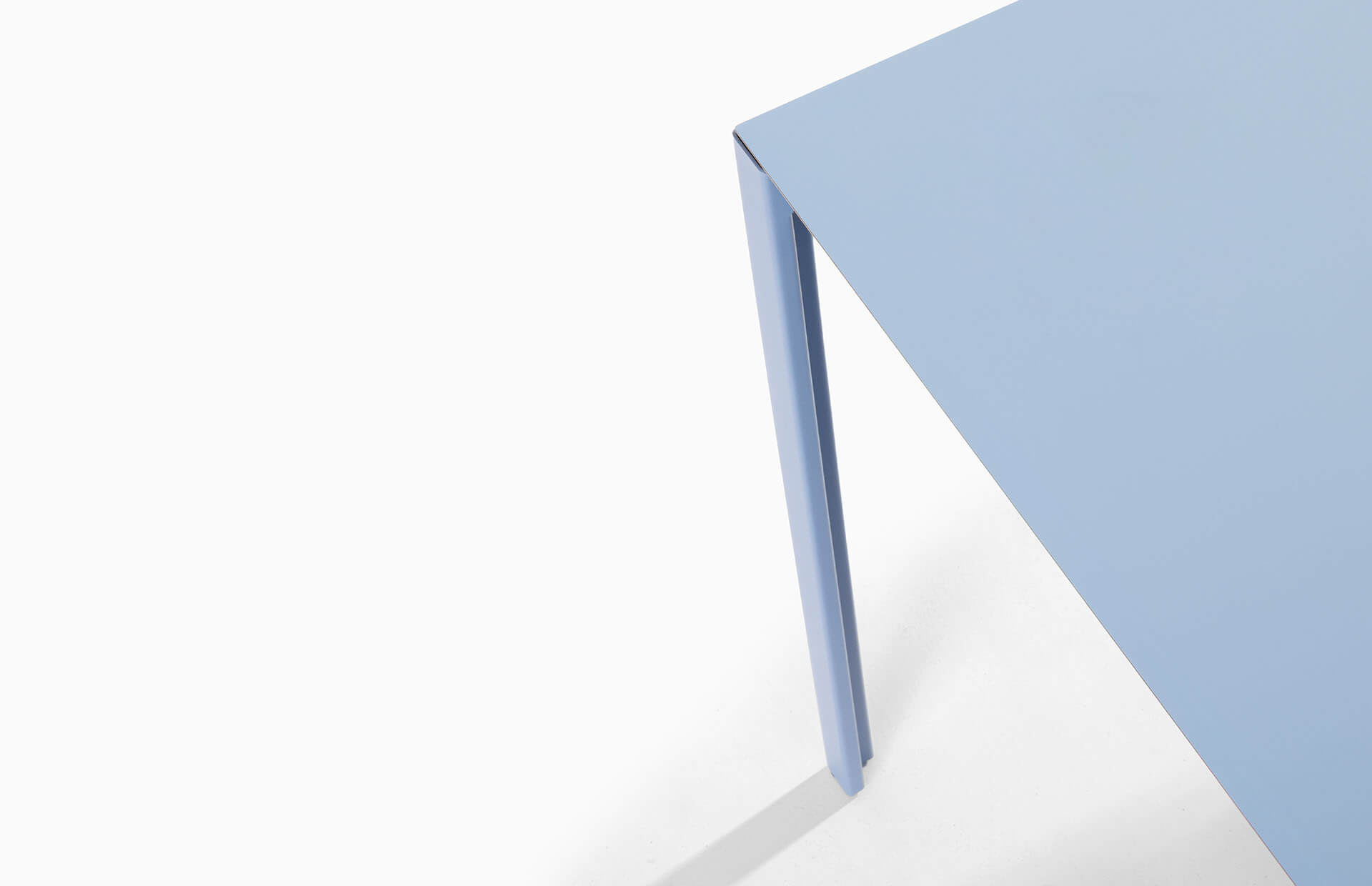 Sarek - minimalist table - True Design