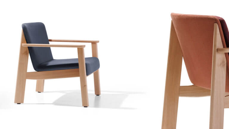 Lisa Soft - Poltrona lounge in legno con braccioli e cuscino - True Design