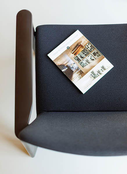 Lisa Soft - Wooden lounge armchair with armrests and cushion - True Design