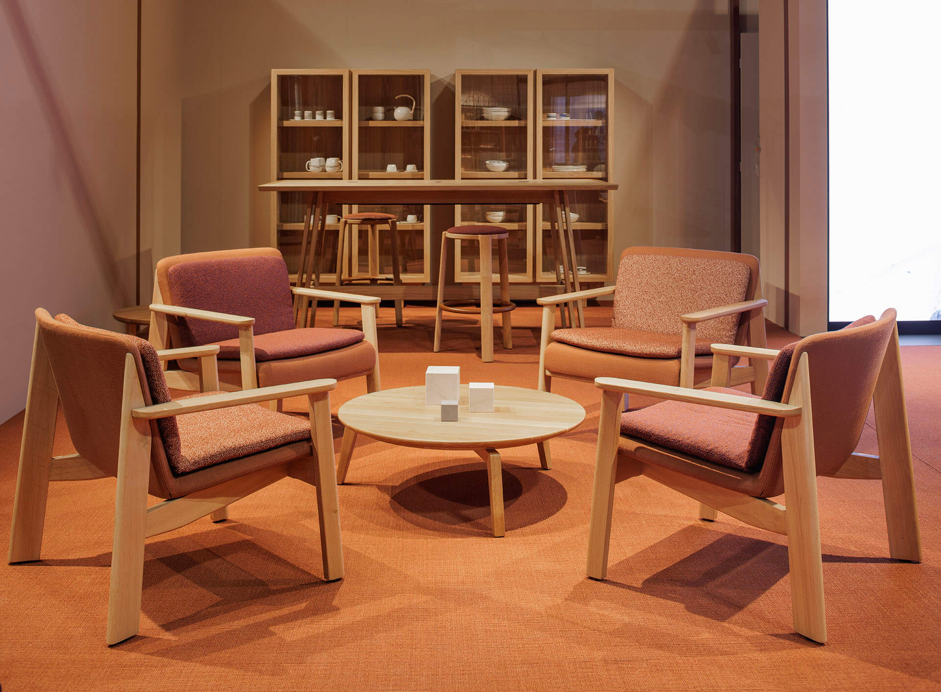 Lisa Soft - Wooden lounge armchair with armrests and cushion - True Design