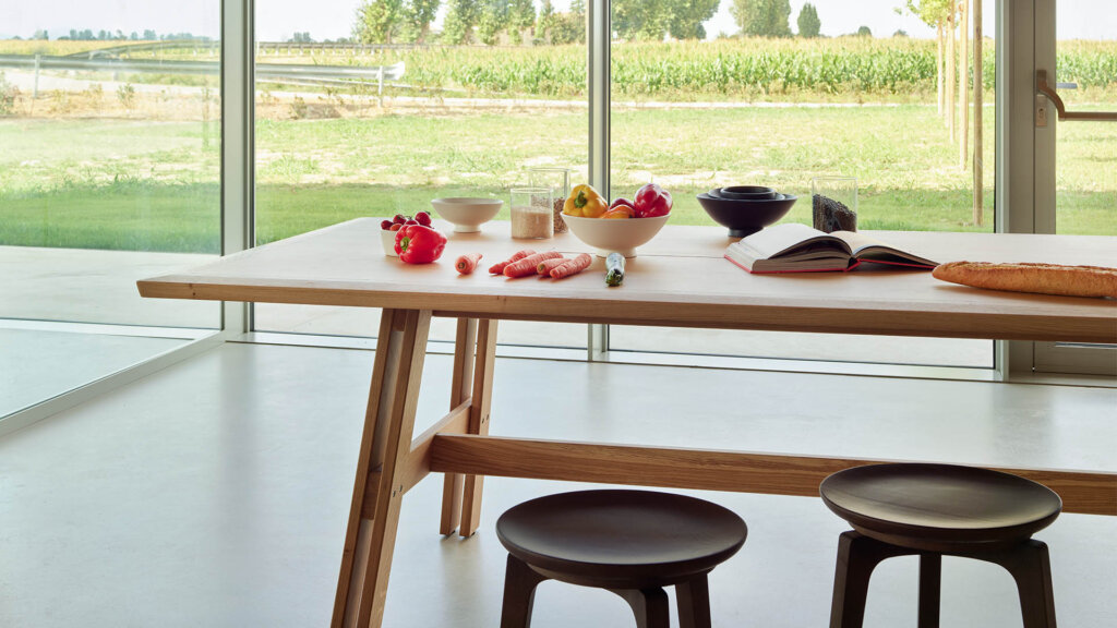 Zuel - solid wood table - True Design