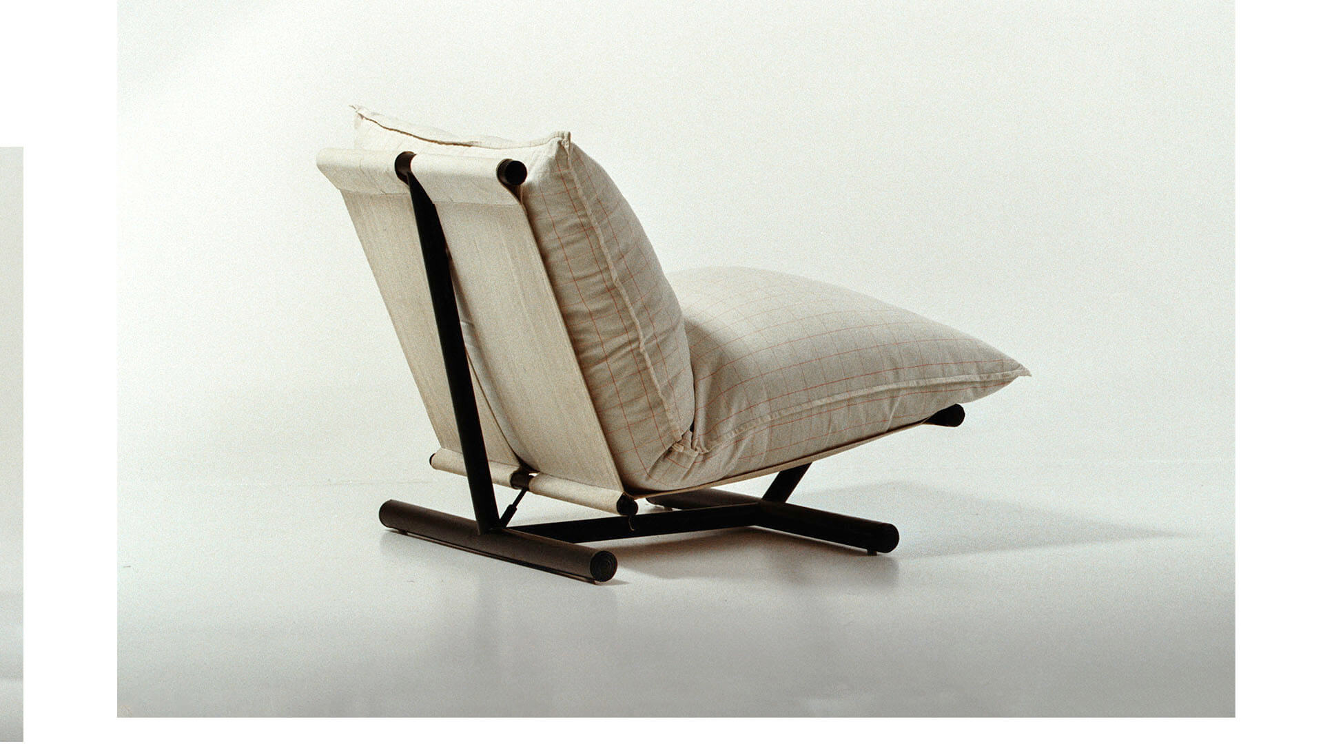 Farfalla upholstered design chair - True Design